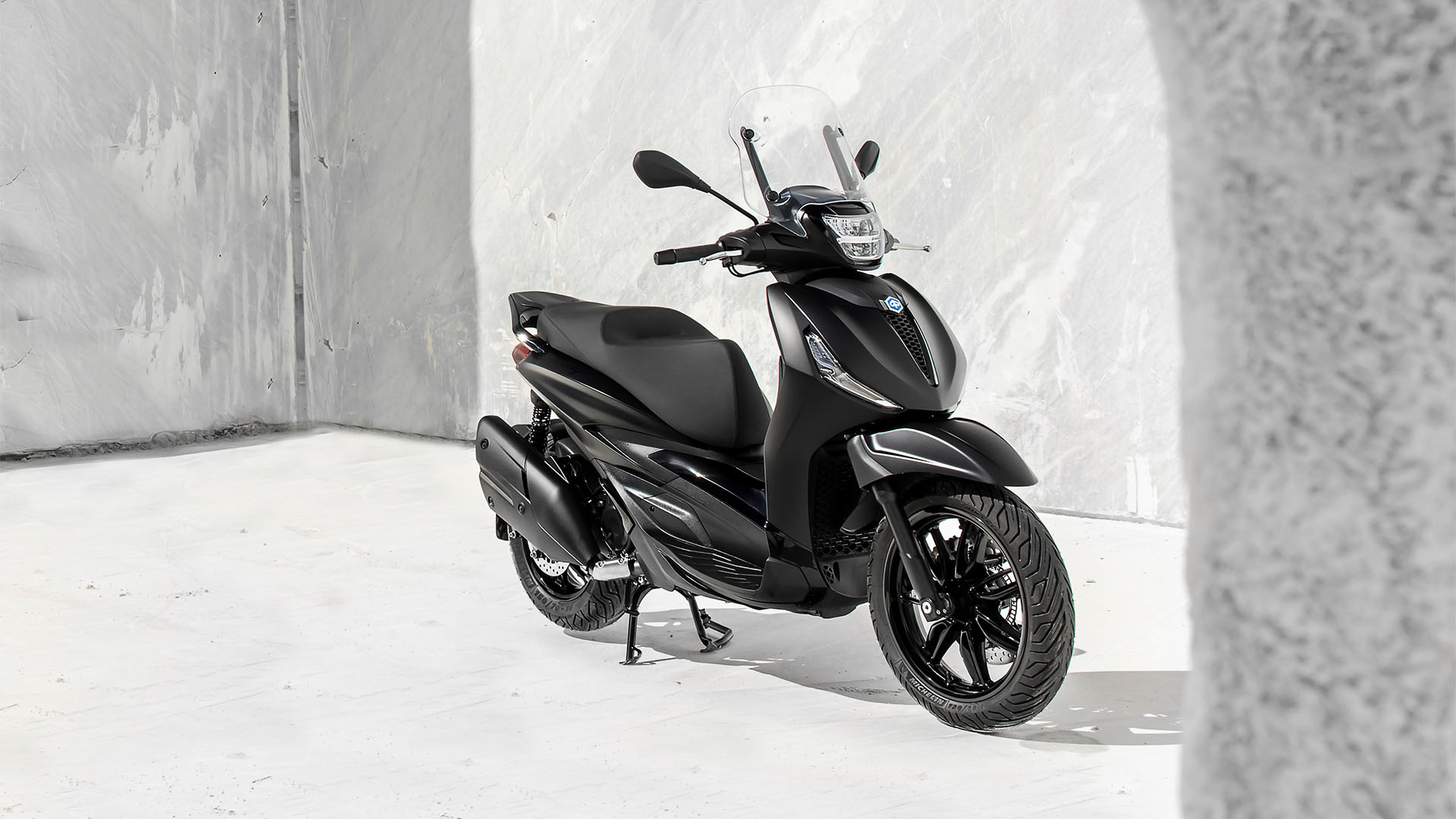 Piaggio Beverly Deep Black 400: prezzo, colori, specifiche | Piaggio IT