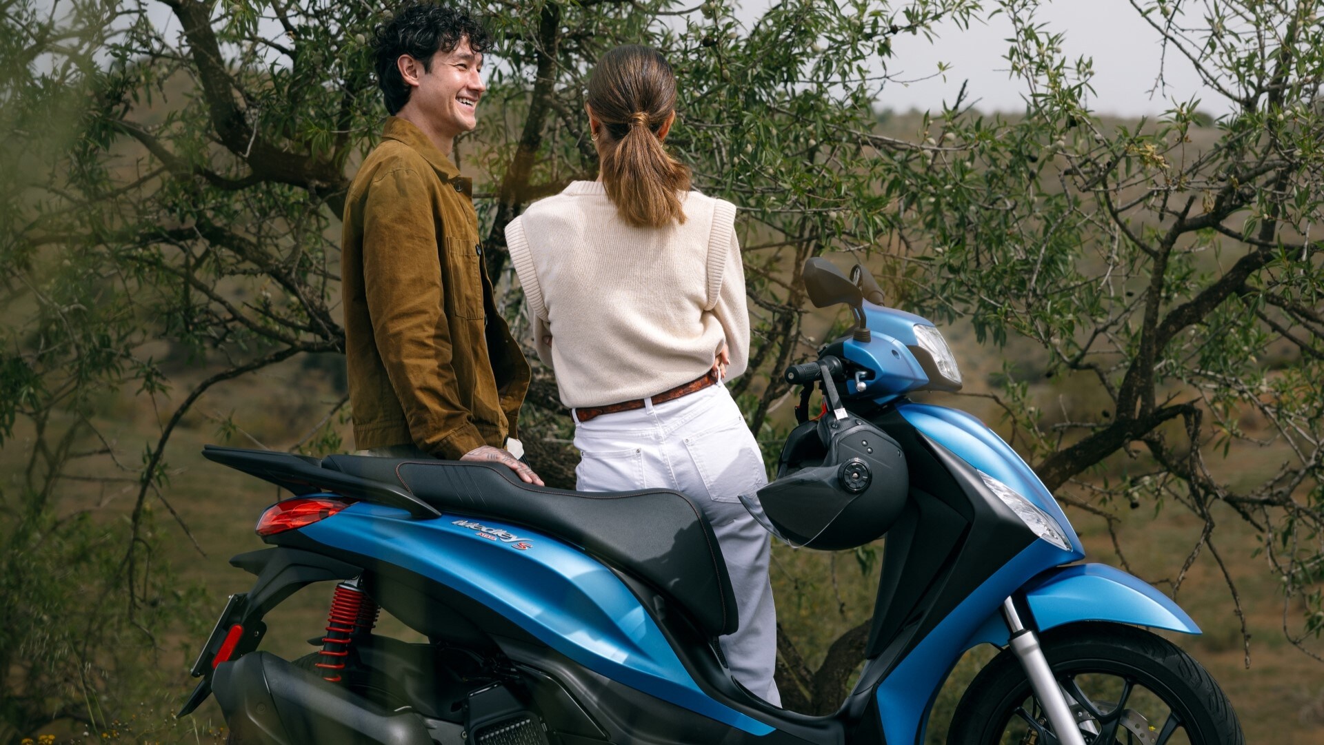 Piaggio Medley: Powerful High Wheel Scooter | Piaggio EN