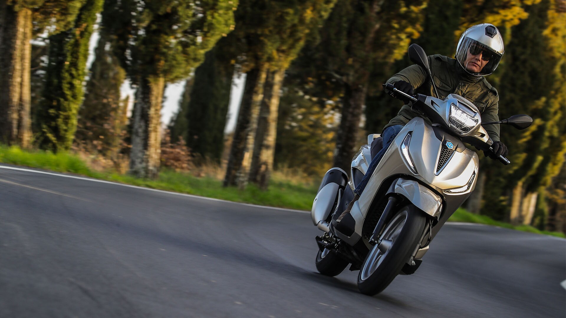 Piaggio Beverly: urban and sub-urban scooter.